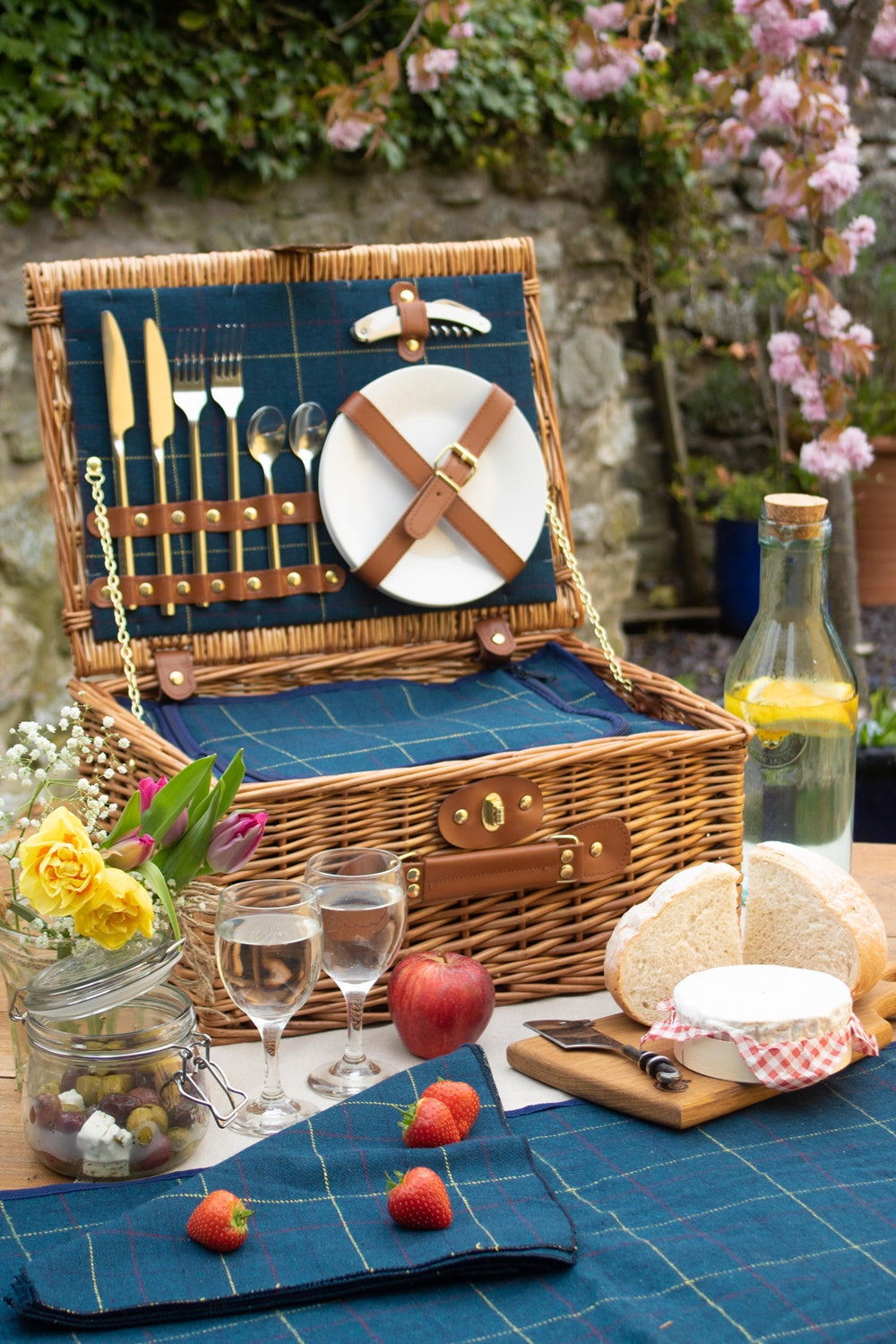 Blue Tweed Fitted Wicker Picnic Basket | Red Hamper
